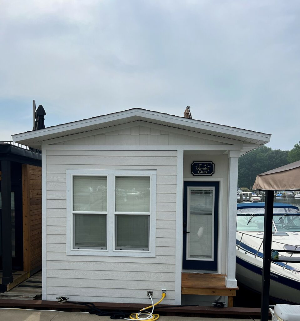 Tiny Floating Cottage – Bluewater Floating Cottage Rentals